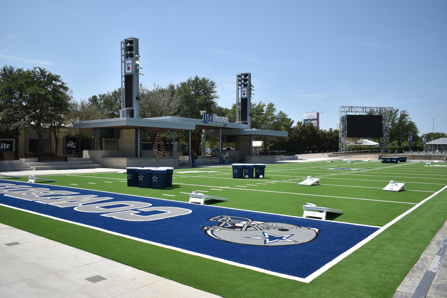 Miller Litehouse at AT&T Stadium – Advent